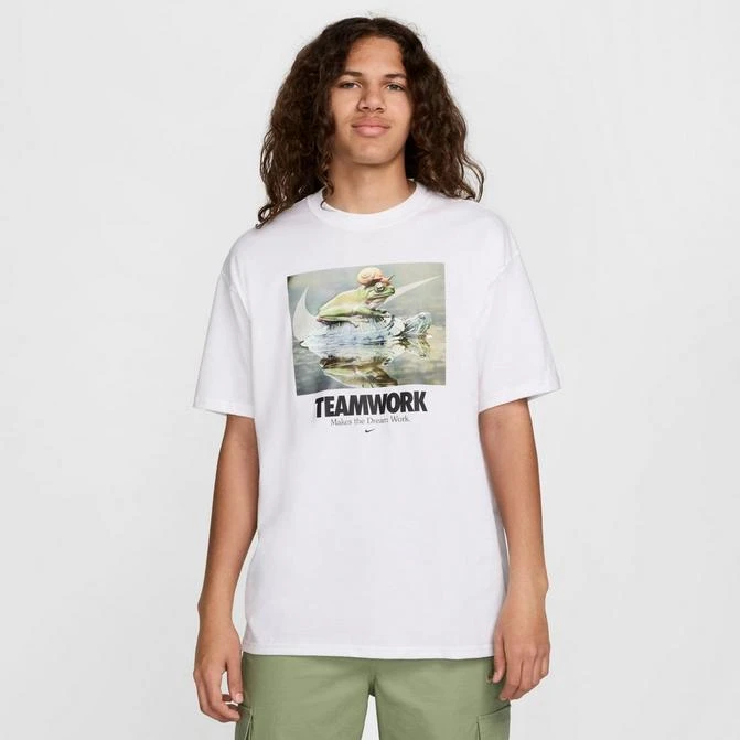 NIKE Men's Nike Sportswear Teamwork Graphic T-Shirt - T-Shirts ...