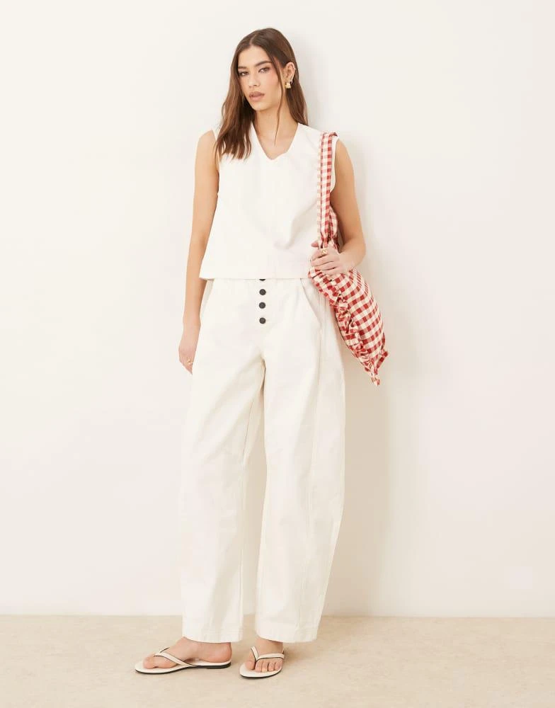 ASOS DESIGN ASOS DESIGN high rise barrel leg jean with contrast button ...