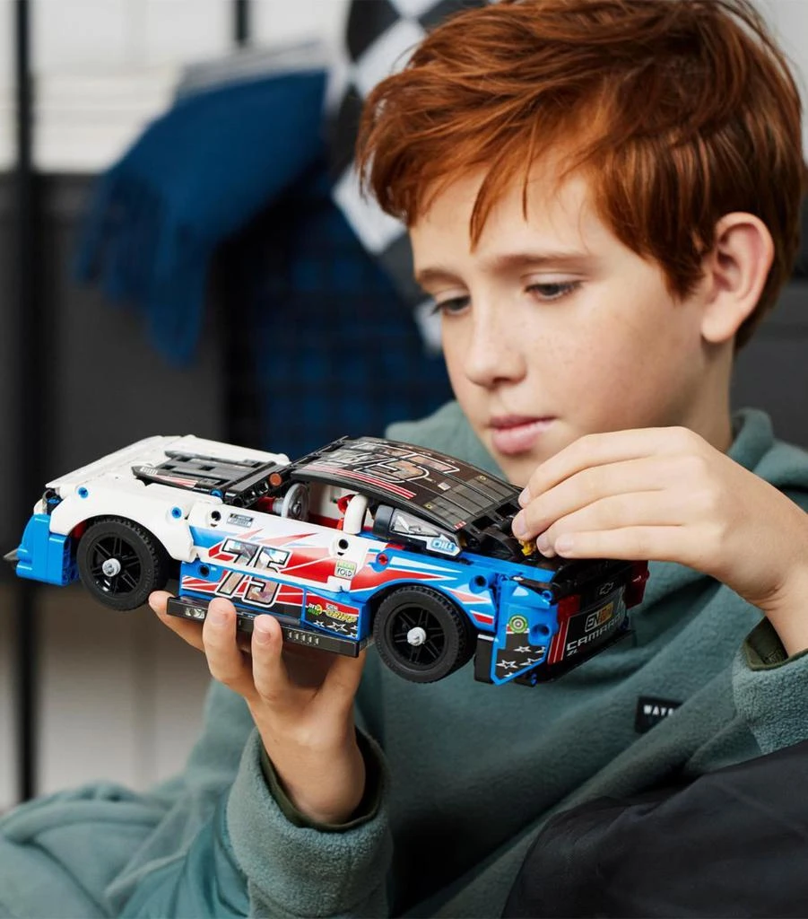 Lego Technic NASCAR Next Gen Chevrolet Camaro ZL1 42153 - BeyondStyle